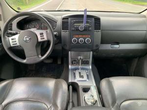 White Nissan Navara 2011 in Riga, with an engine capacity of 2.50 L and mileage of 293 thousand km for 4900 €, photo 9 on AUTOMOTO.COM.LV