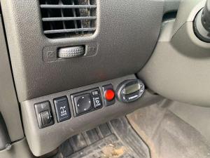 White Nissan Navara 2011 in Riga, with an engine capacity of 2.50 L and mileage of 293 thousand km for 4900 €, photo 11 on AUTOMOTO.COM.LV