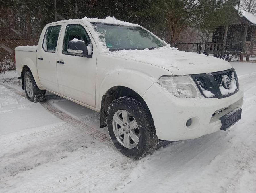 Balts Nissan Navara 2012 Utena, ar dzinēja tilpumu 2.49 L un nobraukumu 147 tūkst. km par 8650 €, foto 1 vietnē AUTOMOTO.COM.LV