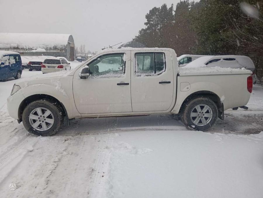 Balts Nissan Navara 2012 Utena, ar dzinēja tilpumu 2.49 L un nobraukumu 147 tūkst. km par 8650 €, foto 3 vietnē AUTOMOTO.COM.LV