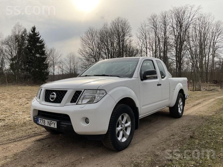 White Nissan Navara 2013 in Tallinn, with an engine capacity of 2.50 L and mileage of 78 thousand km for 11500 €, photo 1 on AUTOMOTO.COM.LV