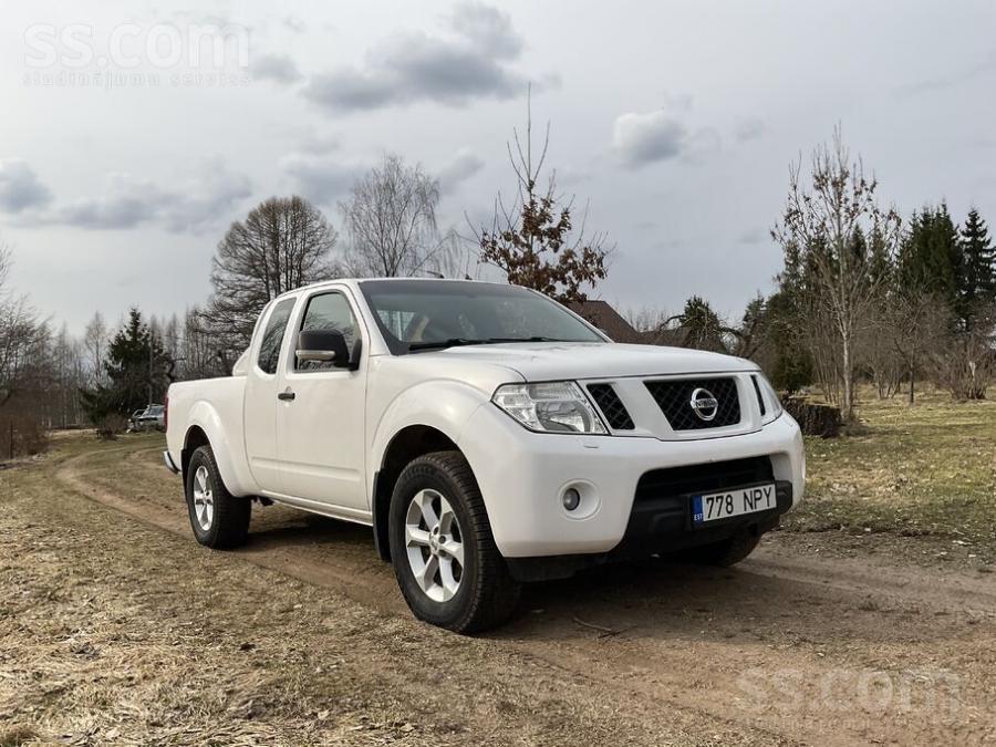 White Nissan Navara 2013 in Tallinn, with an engine capacity of 2.50 L and mileage of 78 thousand km for 11500 €, photo 3 on AUTOMOTO.COM.LV