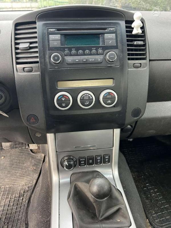 Balts Nissan Navara 2013 Tauragė, ar dzinēja tilpumu 2.50 L un nobraukumu 295 tūkst. km par 3900 €, foto 6 vietnē AUTOMOTO.COM.LV