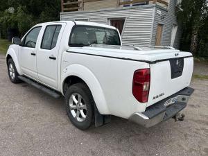 White Nissan Navara 2013 in Taurage, with an engine capacity of 2.50 L and mileage of 295 thousand km for 3900 €, photo 5 on AUTOMOTO.COM.LV