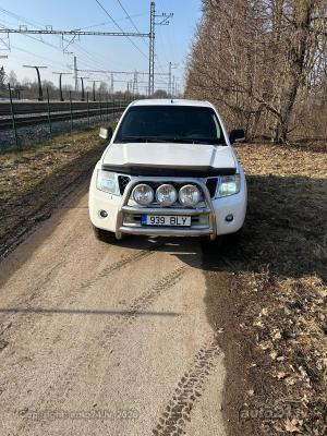 Balts Nissan Navara 2014 Tallina, ar dzinēja tilpumu 2.50 L un nobraukumu 433 tūkst. km par 7000 €, foto  vietnē AUTOMOTO.COM.LV