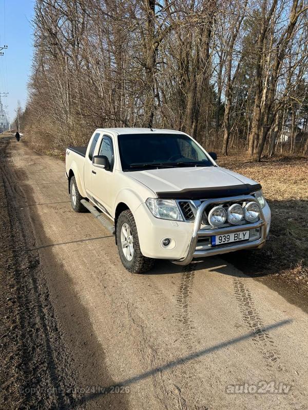 Balts Nissan Navara 2014 Tallina, ar dzinēja tilpumu 2.50 L un nobraukumu 433 tūkst. km par 7000 €, foto 4 vietnē AUTOMOTO.COM.LV