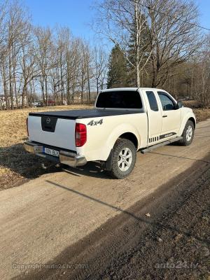 White Nissan Navara 2014 in Tallinn, with an engine capacity of 2.50 L and mileage of 433 thousand km for 7000 €, photo 7 on AUTOMOTO.COM.LV