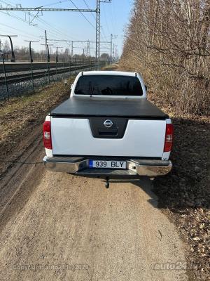 White Nissan Navara 2014 in Tallinn, with an engine capacity of 2.50 L and mileage of 433 thousand km for 7000 €, photo 15 on AUTOMOTO.COM.LV