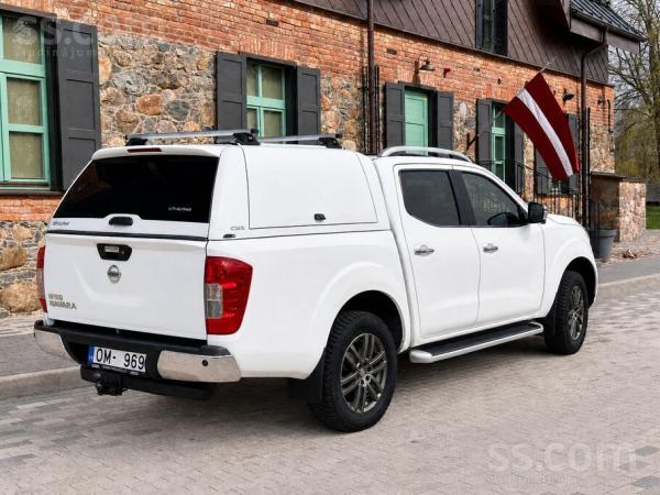 White Nissan Navara 2016 in Rezekne, with an engine capacity of 2.30 L and mileage of 183 thousand km for 18650 €, photo 3 on AUTOMOTO.COM.LV