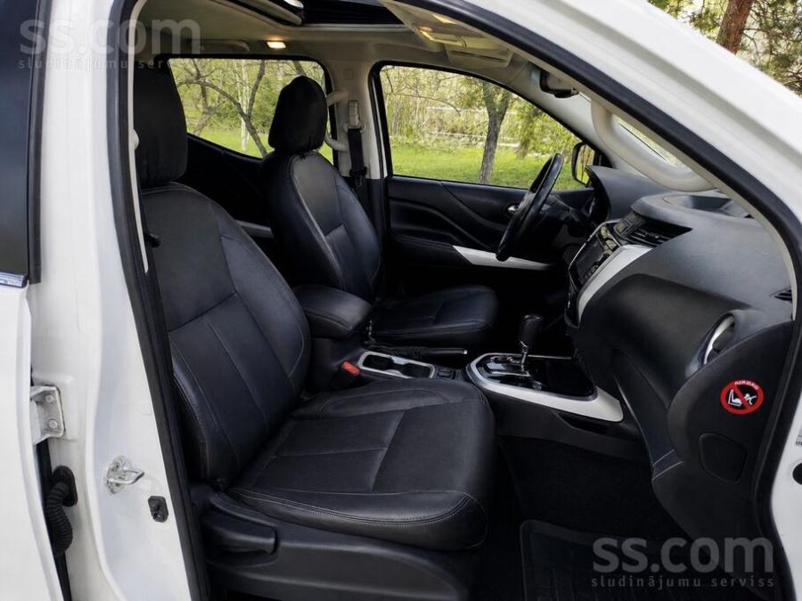 White Nissan Navara 2016 in Rezekne, with an engine capacity of 2.30 L and mileage of 183 thousand km for 17450 €, photo 8 on AUTOMOTO.COM.LV