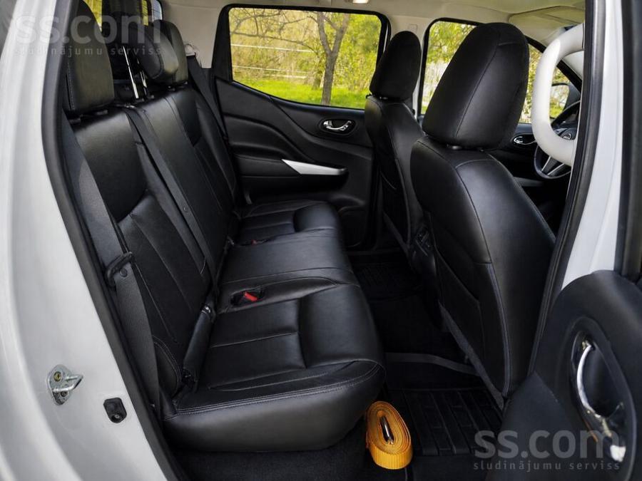 White Nissan Navara 2016 in Rezekne, with an engine capacity of 2.30 L and mileage of 183 thousand km for 17450 €, photo 10 on AUTOMOTO.COM.LV