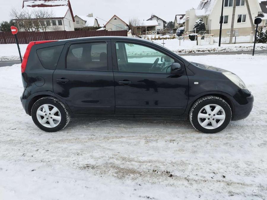 Black Nissan Note 2006 in Alytus, with an engine capacity of 1.60 L and mileage of 260 thousand km for 1950 €, photo 4 on AUTOMOTO.COM.LV