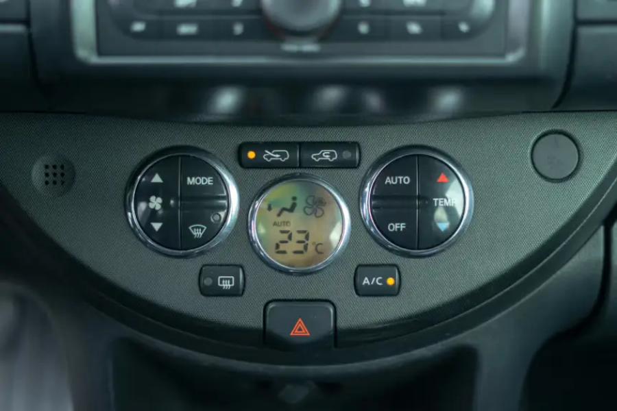 Melns Nissan Note 2006 Liepāja, ar dzinēja tilpumu 1.50 L un nobraukumu 210 tūkst. km par 1600 €, foto 15 vietnē AUTOMOTO.COM.LV