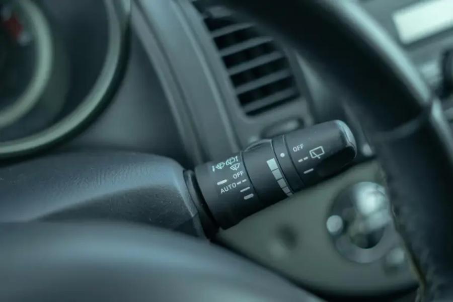 Melns Nissan Note 2006 Liepāja, ar dzinēja tilpumu 1.50 L un nobraukumu 210 tūkst. km par 1600 €, foto 17 vietnē AUTOMOTO.COM.LV