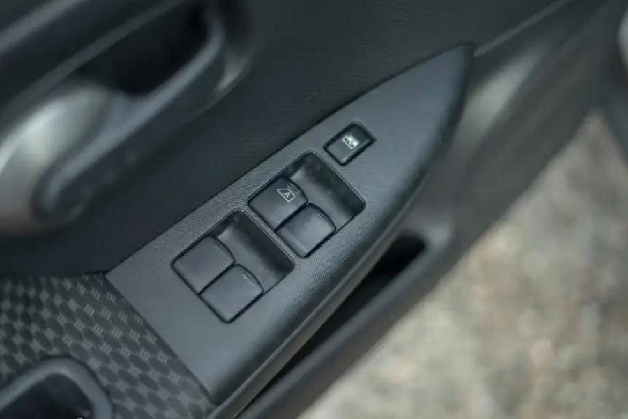 Melns Nissan Note 2006 Liepāja, ar dzinēja tilpumu 1.50 L un nobraukumu 210 tūkst. km par 1600 €, foto 18 vietnē AUTOMOTO.COM.LV