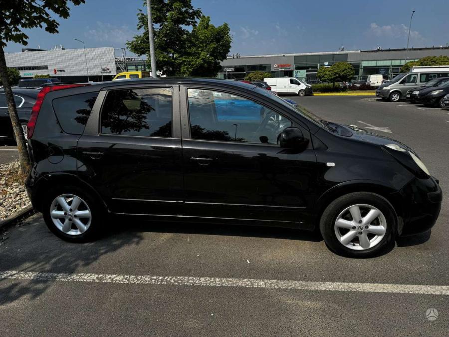 Black Nissan Note 2006 in Vilnius, with an engine capacity of 1.60 L and mileage of 172 thousand km for 1750 €, photo 5 on AUTOMOTO.COM.LV