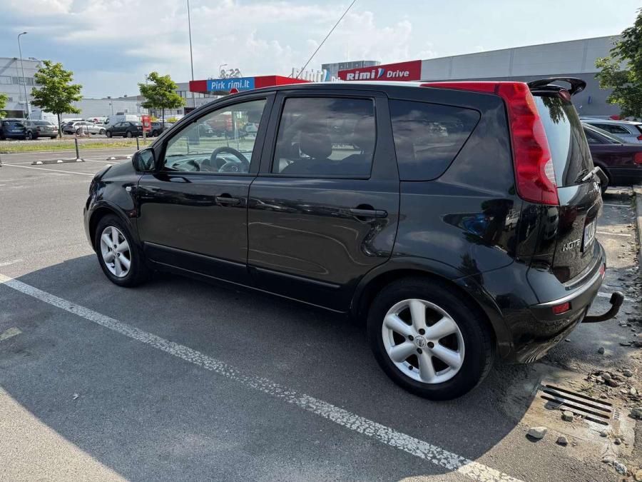 Black Nissan Note 2006 in Vilnius, with an engine capacity of 1.60 L and mileage of 172 thousand km for 1750 €, photo 7 on AUTOMOTO.COM.LV