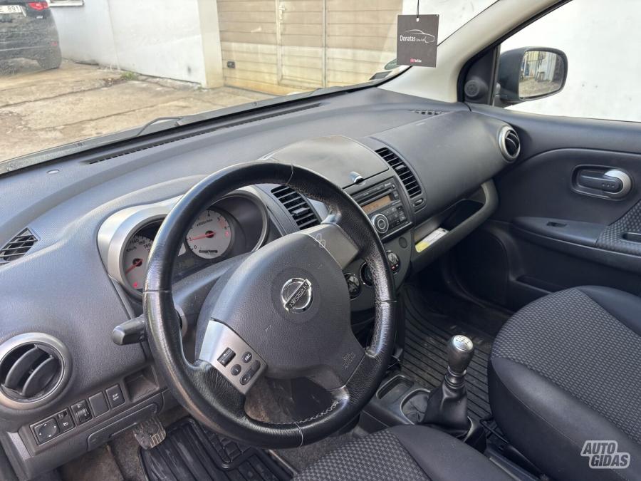 Black Nissan Note 2009 in Vilnius, with an engine capacity of 1.50 L and mileage of 195 thousand km for 2100 €, photo 9 on AUTOMOTO.COM.LV