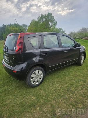 Black Nissan Note 2009 in Daugavpils, with an engine capacity of 1.60 L and mileage of 180 thousand km for 2000 €, photo 4 on AUTOMOTO.COM.LV