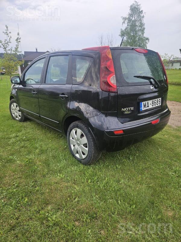 Black Nissan Note 2009 in Daugavpils, with an engine capacity of 1.60 L and mileage of 180 thousand km for 2000 €, photo 4 on AUTOMOTO.COM.LV
