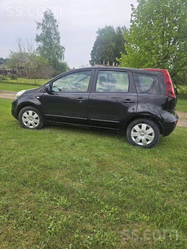 Black Nissan Note 2009 in Daugavpils, with an engine capacity of 1.60 L and mileage of 180 thousand km for 2000 €, photo 5 on AUTOMOTO.COM.LV