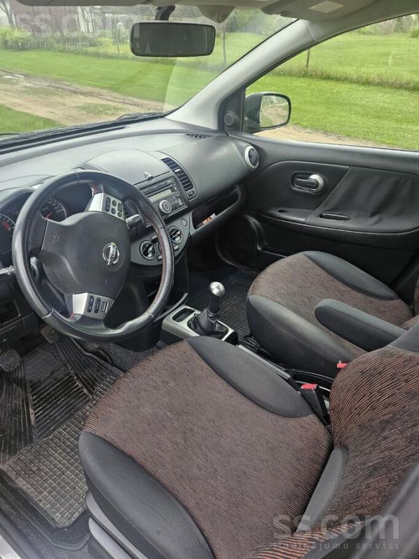 Black Nissan Note 2009 in Daugavpils, with an engine capacity of 1.60 L and mileage of 180 thousand km for 2000 €, photo 6 on AUTOMOTO.COM.LV