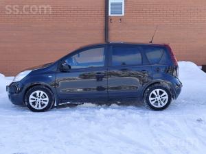 Черный Ниссан Ноут 2010 в Резекне, объемом двигателя 1.50 л и пробегом 242 тыс. км за 2450 €, фото 4 на AUTOMOTO.COM.LV