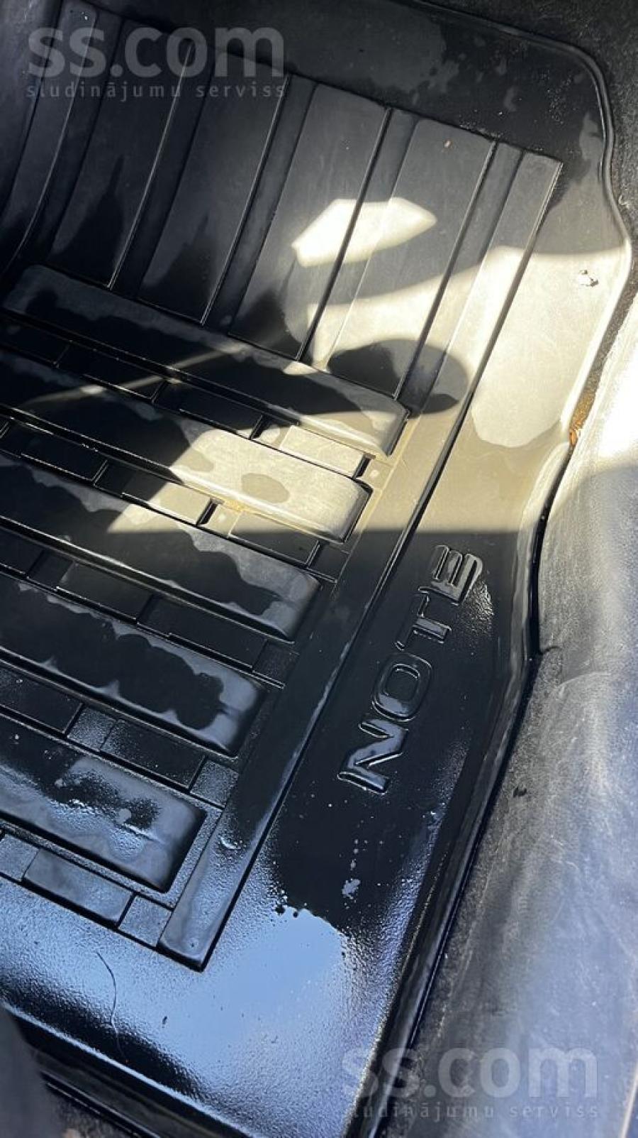 Black Nissan Note 2015 in Riga, with an engine capacity of 1.20 L and mileage of 113 thousand km for 5700 €, photo 13 on AUTOMOTO.COM.LV