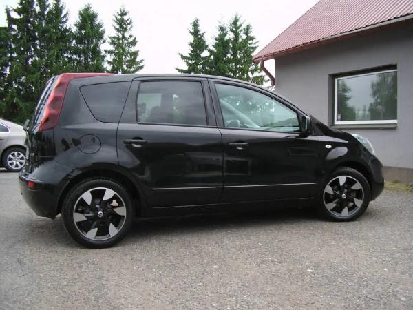 Black Nissan Note 2013 in Sigulda, with an engine capacity of 1.50 L and mileage of 299 thousand km for 3850 €, photo 3 on AUTOMOTO.COM.LV