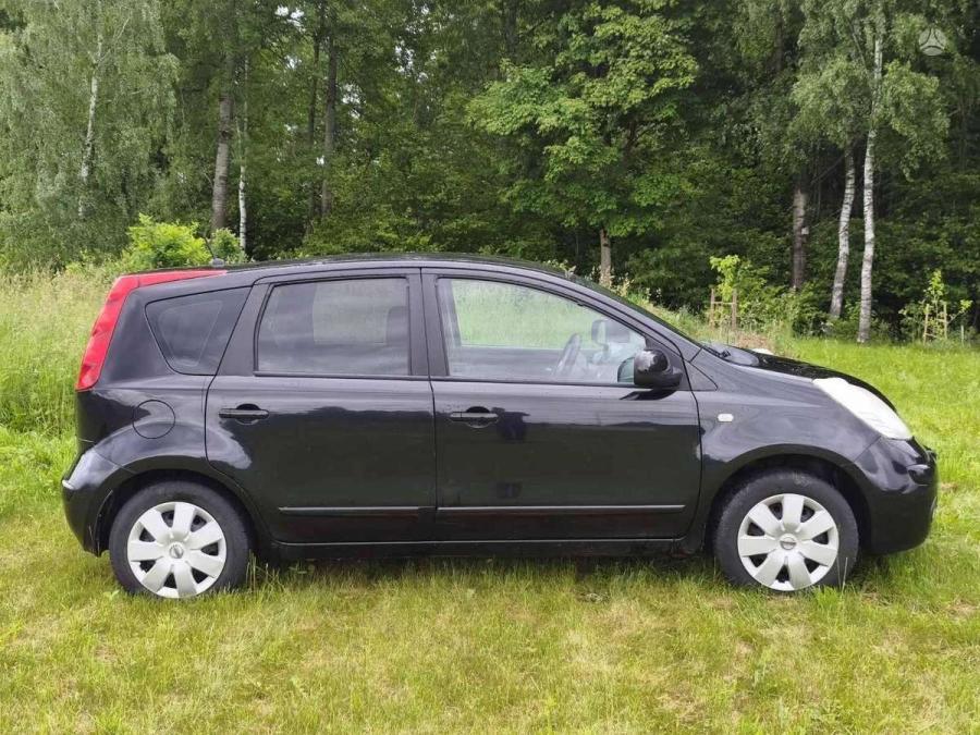 Black Nissan Note 2008 in Vilnius, with an engine capacity of 1.39 L and mileage of 250 thousand km for 2250 €, photo 4 on AUTOMOTO.COM.LV