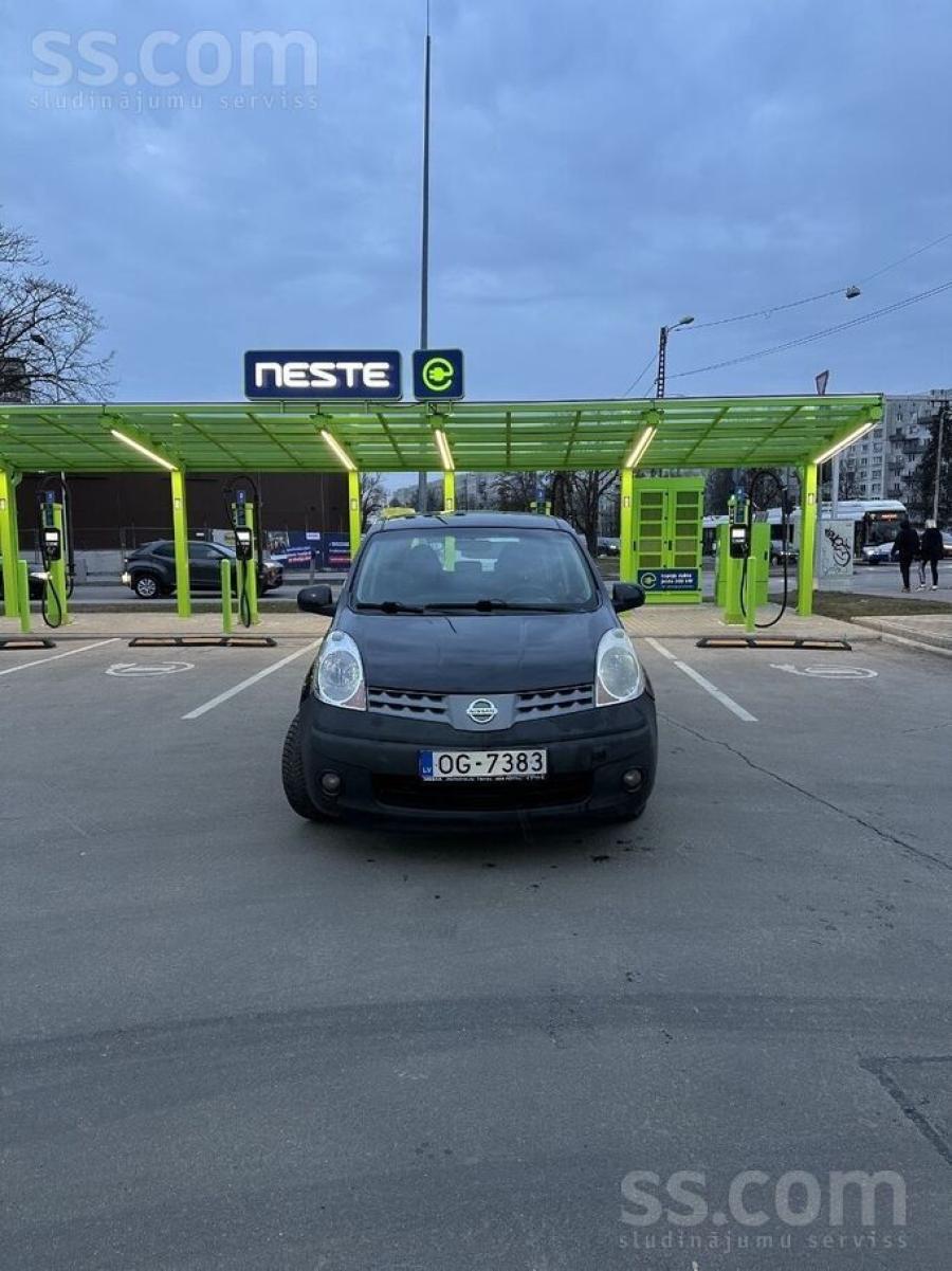 Black Nissan Note 2008 in Bauska, with an engine capacity of 1.40 L and mileage of 220 thousand km for 1690 €, photo 1 on AUTOMOTO.COM.LV