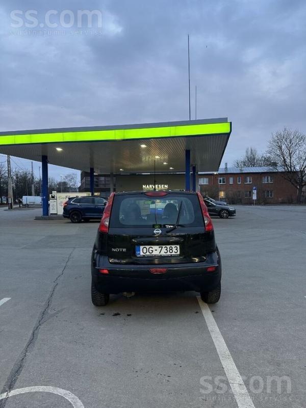 Black Nissan Note 2008 in Bauska, with an engine capacity of 1.40 L and mileage of 220 thousand km for 1690 €, photo 4 on AUTOMOTO.COM.LV