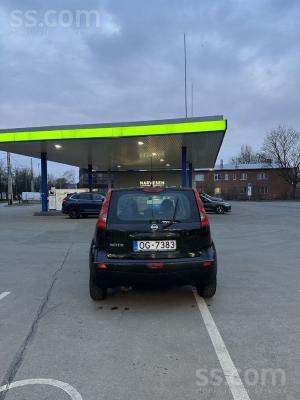 Black Nissan Note 2008 in Bauska, with an engine capacity of 1.40 L and mileage of 220 thousand km for 1690 €, photo 4 on AUTOMOTO.COM.LV