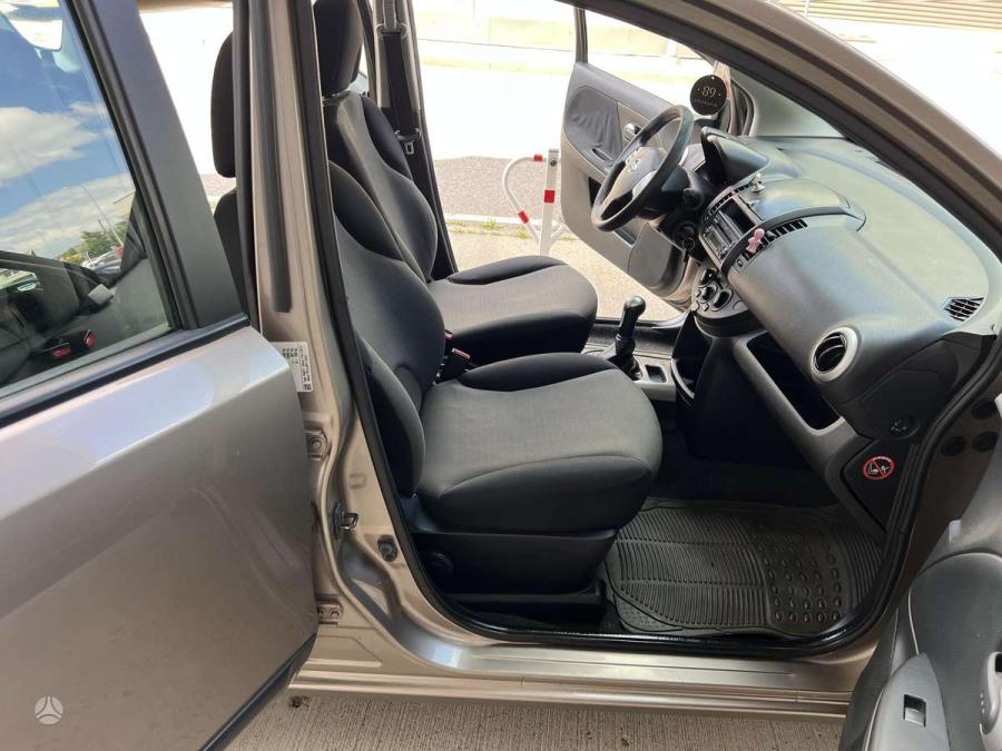 Brown Nissan Note 2011 in Vilnius, with an engine capacity of 1.40 L and mileage of 208 thousand km for 1750 €, photo 35 on AUTOMOTO.COM.LV