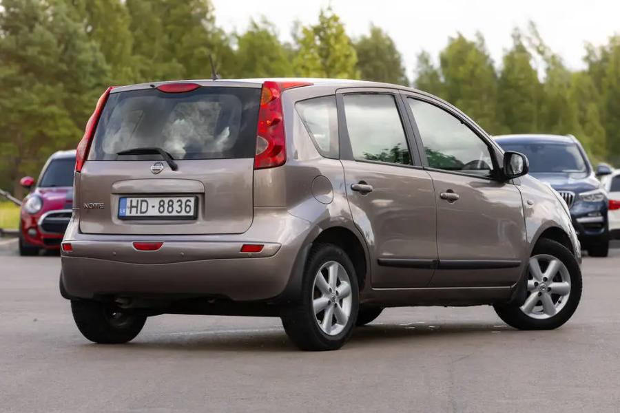 Brūns Nissan Note 2008 Jelgava, ar dzinēja tilpumu 1.60 L un nobraukumu 212 tūkst. km par 1800 €, foto 5 vietnē AUTOMOTO.COM.LV