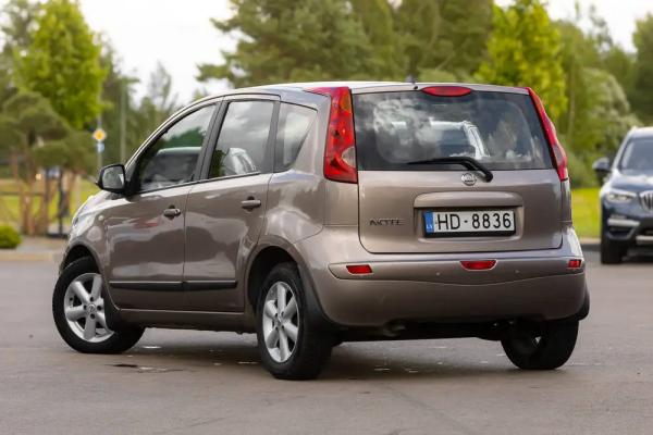 Brūns Nissan Note 2008 Jelgava, ar dzinēja tilpumu 1.60 L un nobraukumu 212 tūkst. km par 1800 €, foto 6 vietnē AUTOMOTO.COM.LV