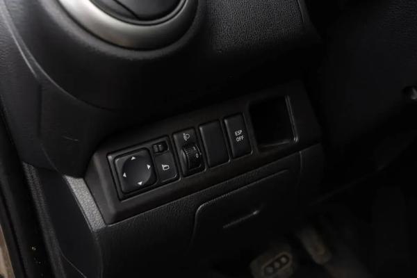 Brūns Nissan Note 2008 Jelgava, ar dzinēja tilpumu 1.60 L un nobraukumu 212 tūkst. km par 1800 €, foto 9 vietnē AUTOMOTO.COM.LV