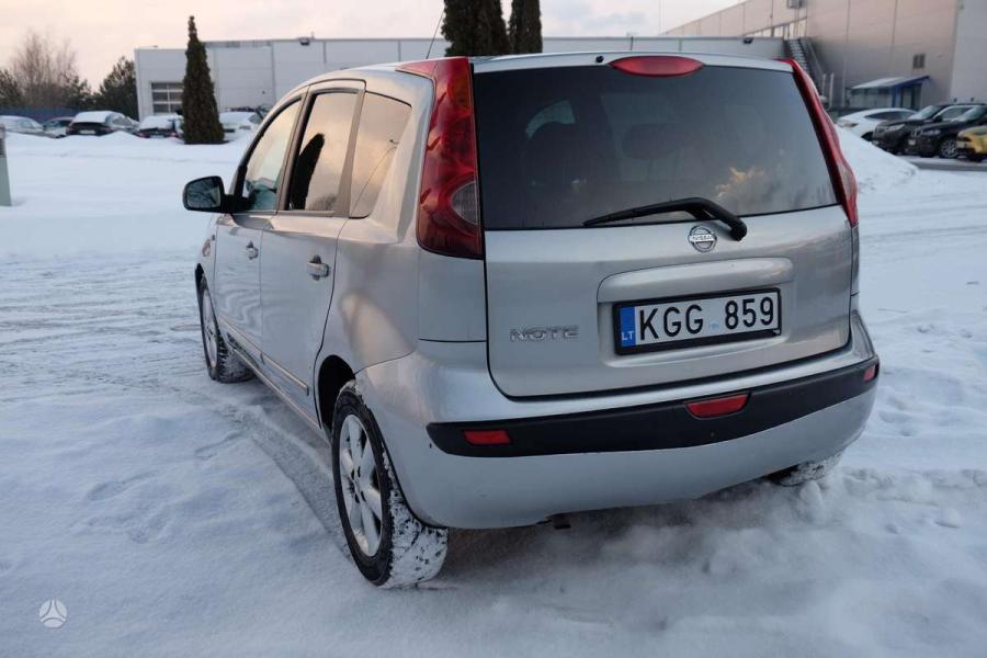 Grey Nissan Note 2006 in Vilnius, with an engine capacity of 1.60 L and mileage of 177 thousand km for 2600 €, photo 4 on AUTOMOTO.COM.LV
