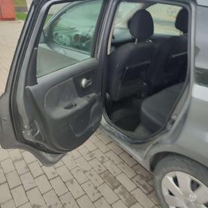 Pelēks Nissan Note 2006 Kauņa, ar dzinēja tilpumu 1.46 L un nobraukumu 260 tūkst. km par 1000 €, foto 8 vietnē AUTOMOTO.COM.LV