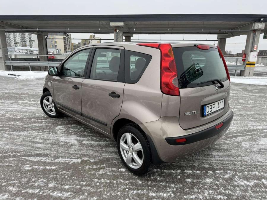 Pelēks Nissan Note 2008 Viļņa, ar dzinēja tilpumu 1.60 L un nobraukumu 150 tūkst. km par 3100 €, foto 3 vietnē AUTOMOTO.COM.LV