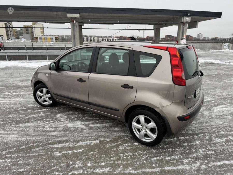 Pelēks Nissan Note 2008 Viļņa, ar dzinēja tilpumu 1.60 L un nobraukumu 150 tūkst. km par 3100 €, foto 4 vietnē AUTOMOTO.COM.LV