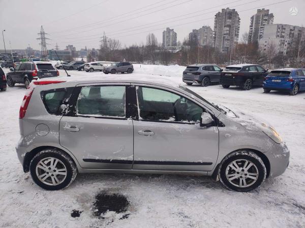 Pelēks Nissan Note 2009 Viļņa, ar dzinēja tilpumu 1.60 L un nobraukumu 180 tūkst. km par 2850 €, foto 4 vietnē AUTOMOTO.COM.LV