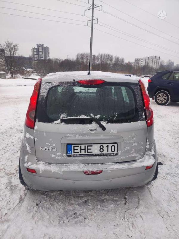 Pelēks Nissan Note 2009 Viļņa, ar dzinēja tilpumu 1.60 L un nobraukumu 180 tūkst. km par 2850 €, foto 6 vietnē AUTOMOTO.COM.LV