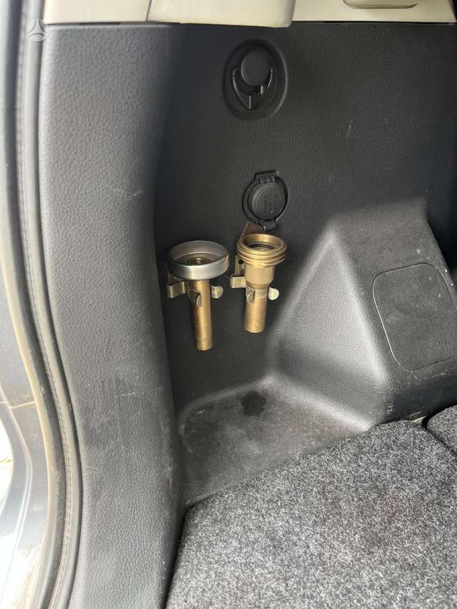 Grey Nissan Note 2009 in Vilnius, with an engine capacity of 1.60 L and mileage of 230 thousand km for 3450 €, photo 14 on AUTOMOTO.COM.LV