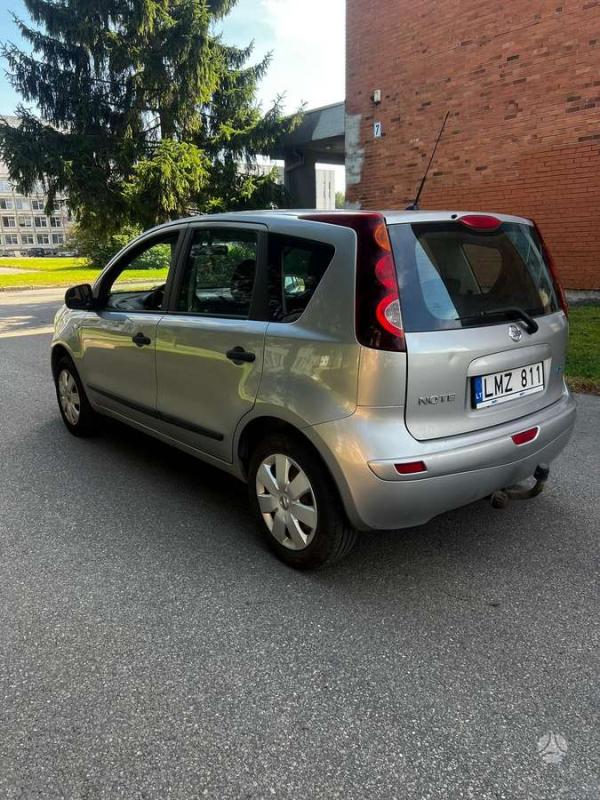 Pelēks Nissan Note 2009 Viļņa, ar dzinēja tilpumu 1.46 L un nobraukumu 254 tūkst. km par 1350 €, foto 5 vietnē AUTOMOTO.COM.LV