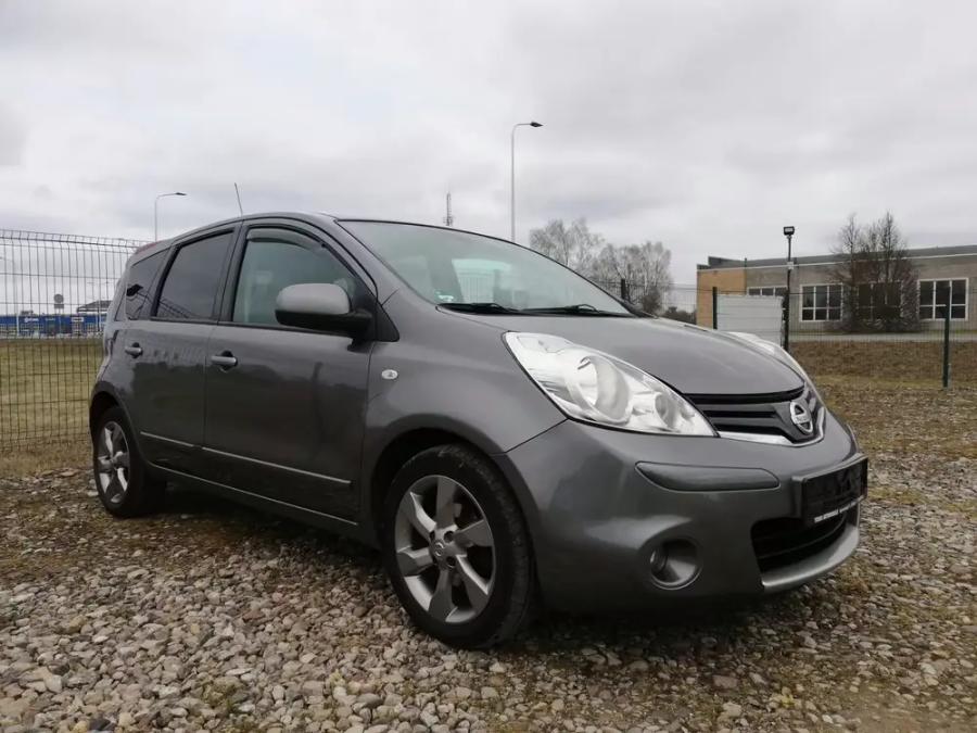 Grey Nissan Note 2011 in Saldus, with an engine capacity of 1.50 L and mileage of 221 thousand km for 4400 €, photo 4 on AUTOMOTO.COM.LV