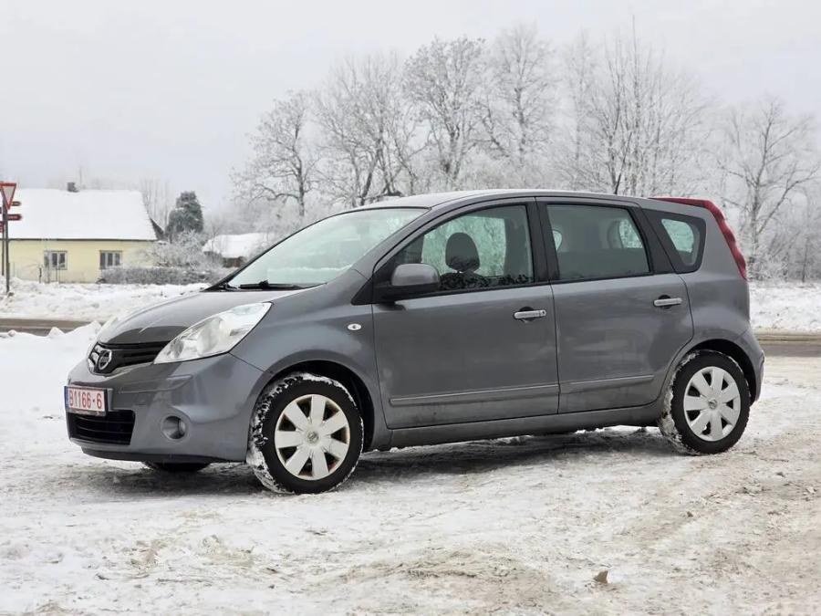 Grey Nissan Note 2011 in Grobiņa, with an engine capacity of 1.50 L and mileage of 177 thousand km for 3350 €, photo 4 on AUTOMOTO.COM.LV