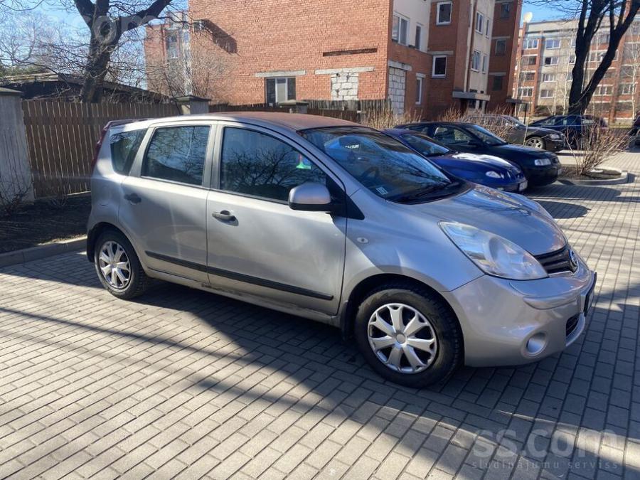 Grey Nissan Note 2011 in Riga, with an engine capacity of 1.40 L and mileage of 257 thousand km for 2300 €, photo 5 on AUTOMOTO.COM.LV