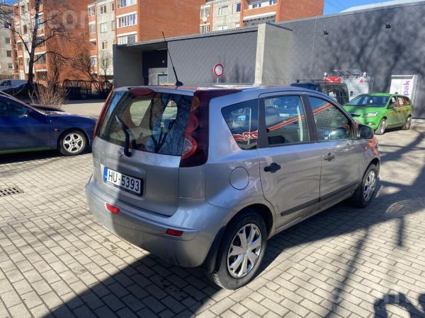 Nissan Note 2011 in Riga on AUTOMOTO.COM.LV Grey Nissan Note 2011 in Riga, with an engine capacity of 1.40 L and mileage of 257 thousand km for 2300 €, photo 3 on AUTOMOTO.COM.LV