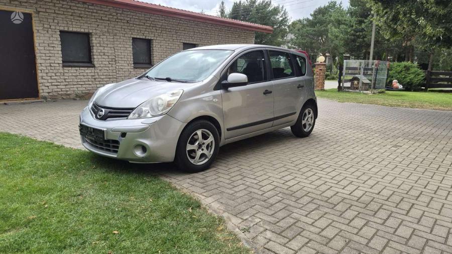 Grey Nissan Note 2011 in Klaipeda, with an engine capacity of 1.50 L and mileage of 301 thousand km for 1899 €, photo 6 on AUTOMOTO.COM.LV